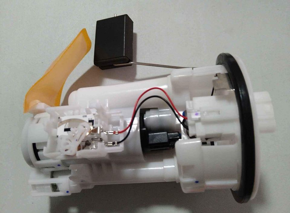 ALS Carspares - TOYOTA COROLLA RUNX FUEL PUMP HOUSING